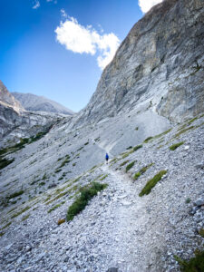 How to Hike to the Mesmerizing Carnarvon Lake