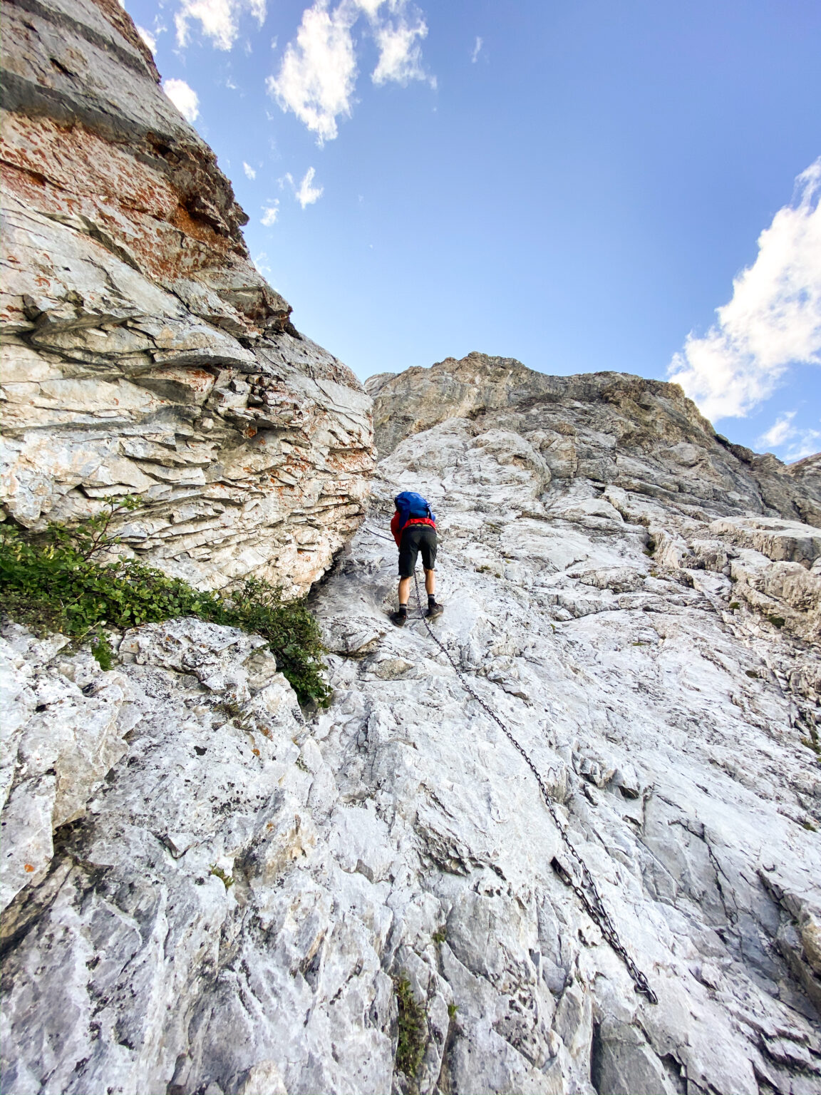 How to Hike to the Mesmerizing Carnarvon Lake