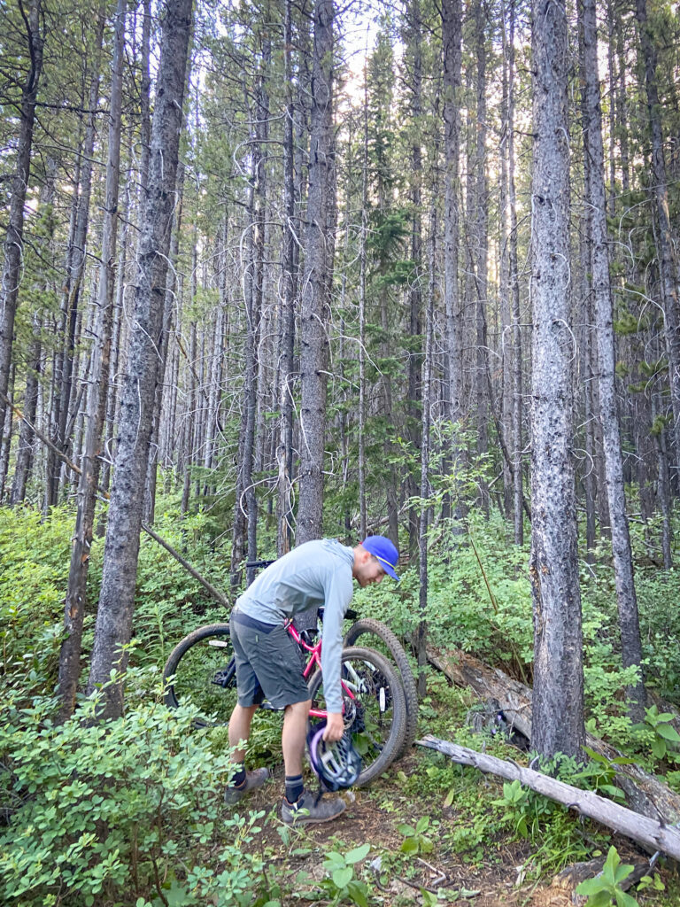 How to Hike to the Mesmerizing Carnarvon Lake