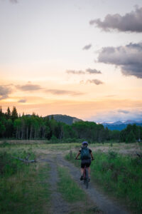 How to Hike to the Mesmerizing Carnarvon Lake