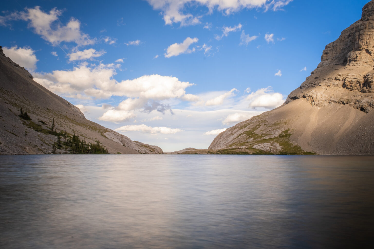 How to Hike to the Mesmerizing Carnarvon Lake