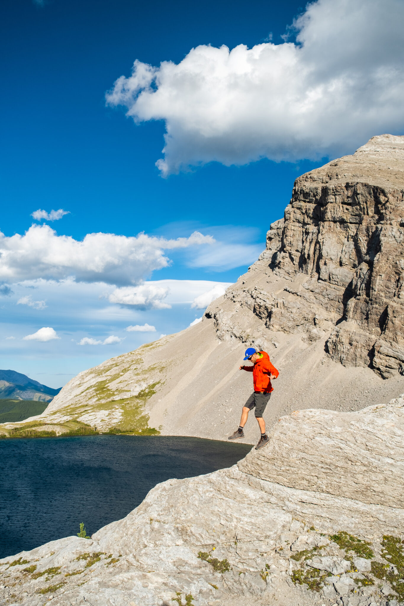 How to Hike to the Mesmerizing Carnarvon Lake