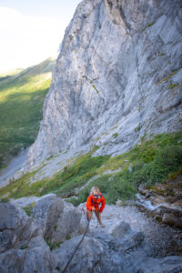How to Hike to the Mesmerizing Carnarvon Lake