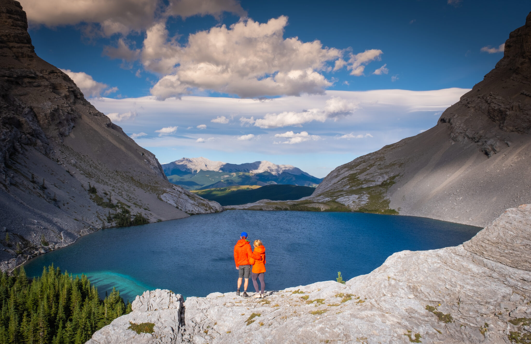 How to Hike to the Mesmerizing Carnarvon Lake