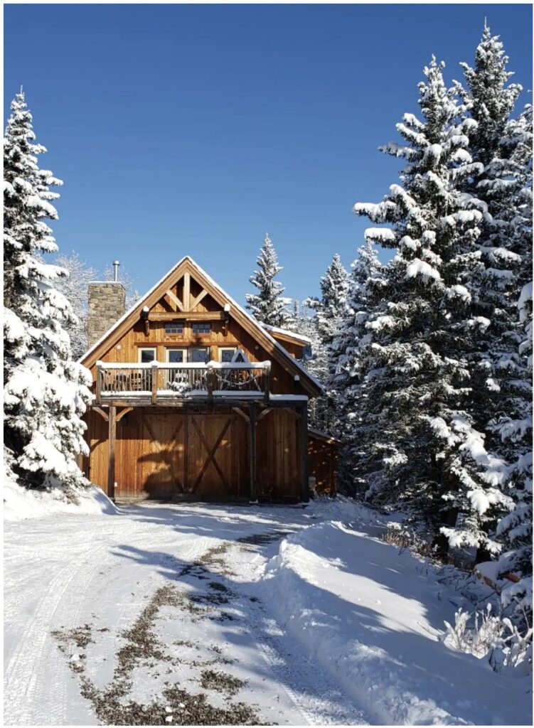 10 Calgary Airbnbs To Book For an Amazing Stay