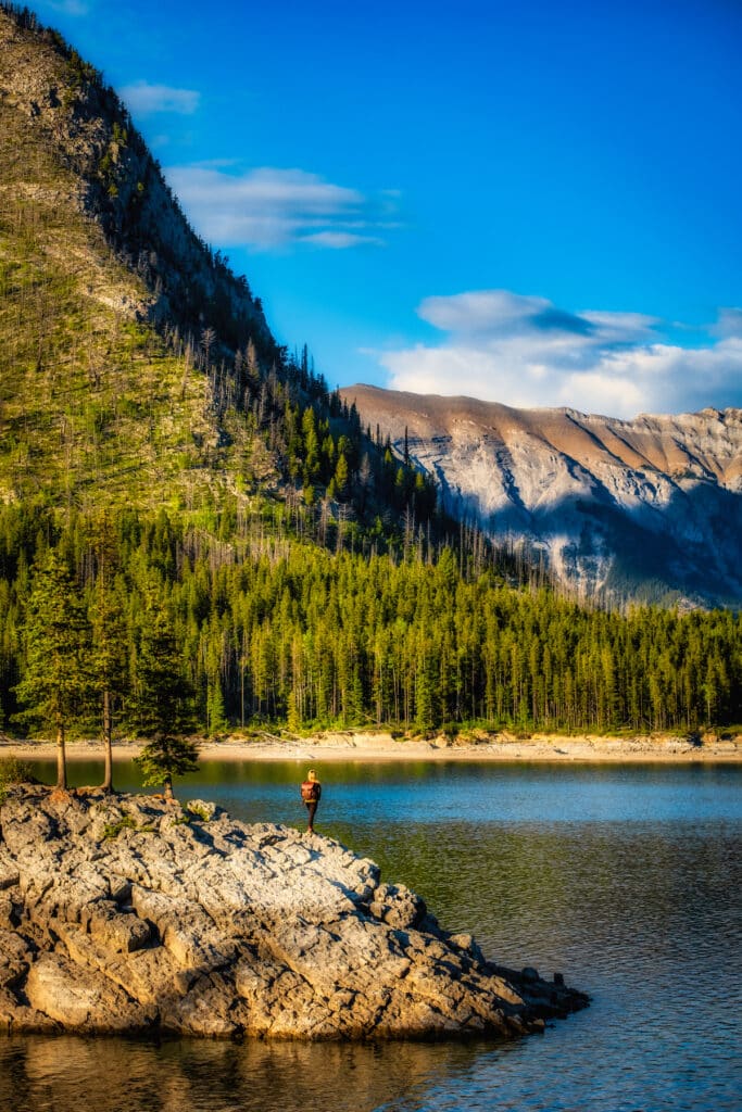 28 BEST Lakes in Alberta You Have to See to Believe