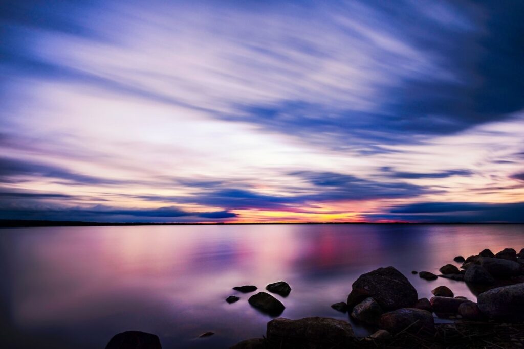 28 BEST Lakes in Alberta You Have to See to Believe