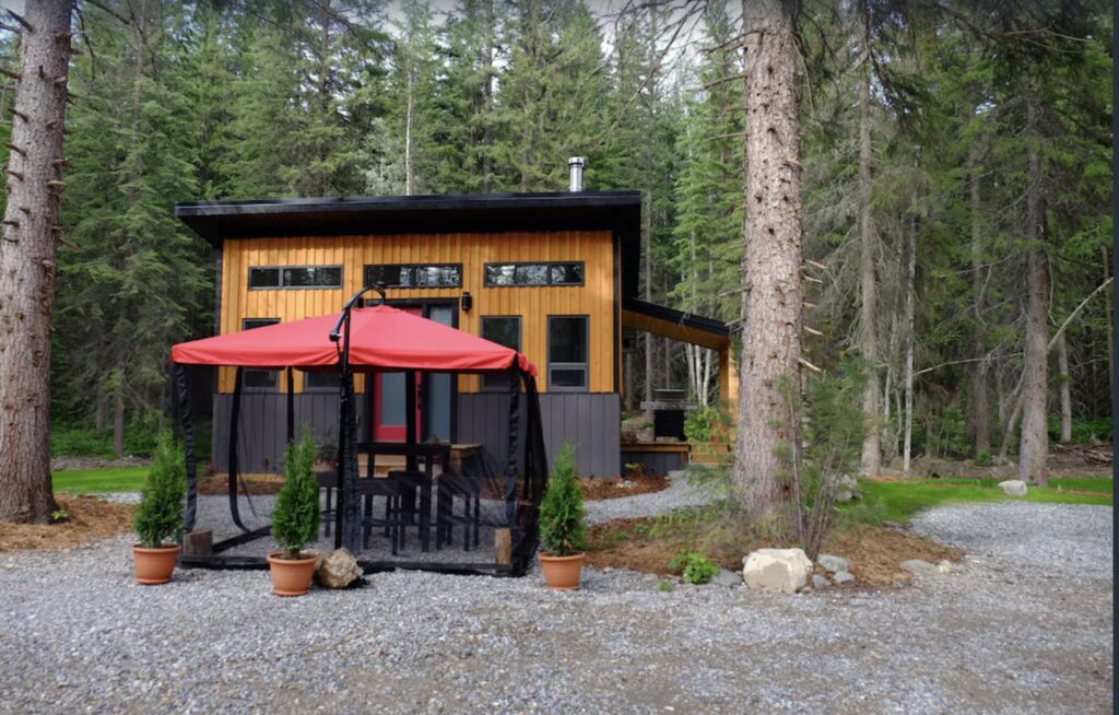 15 Epic Golden BC Cabins to Cozy Up In!
