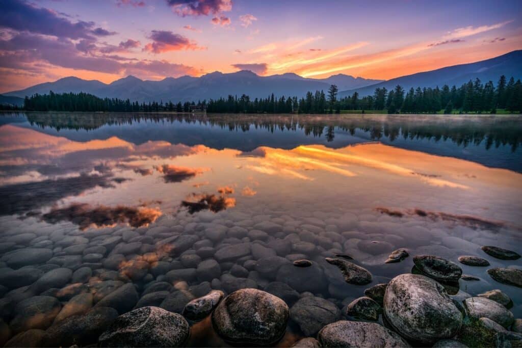 15 BEAUTIFUL Lakes in Jasper Worth a Visit