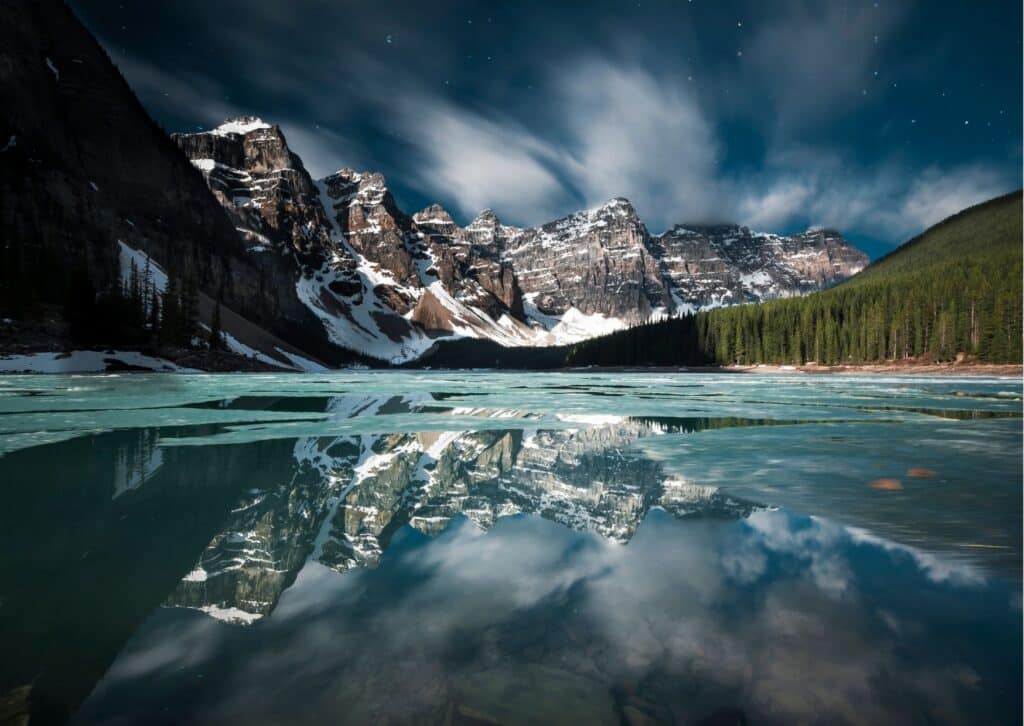 Moraine Lake Parking: Everything You NEED to Know in 2022