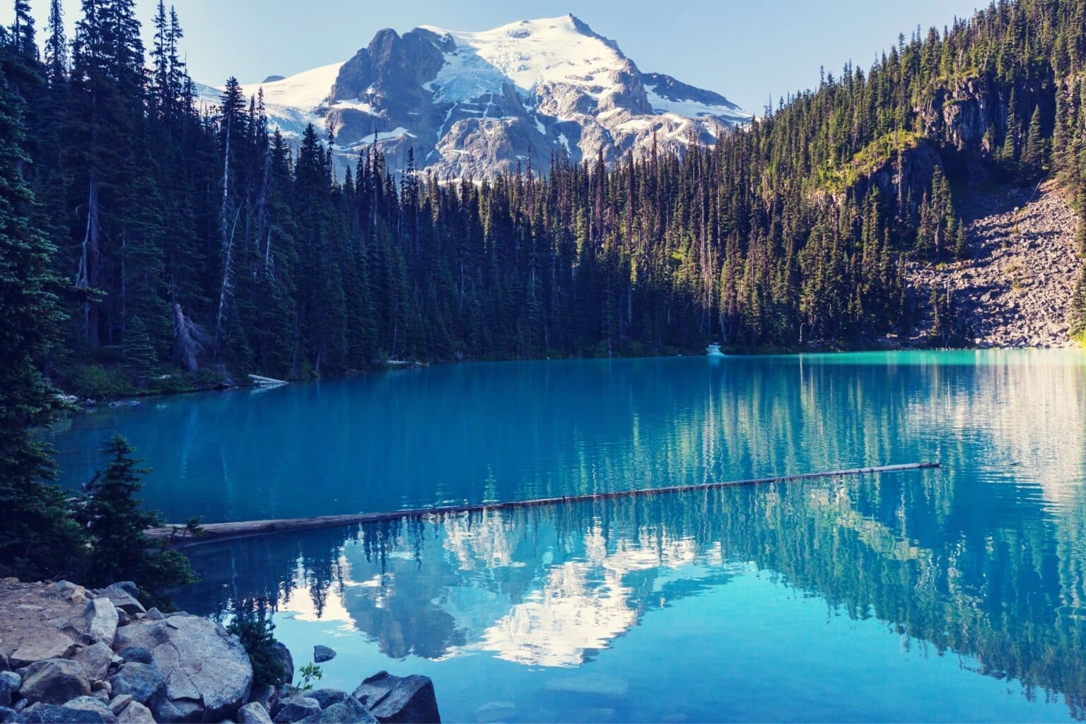25 Beautiful Lakes in BC You NEED To Visit