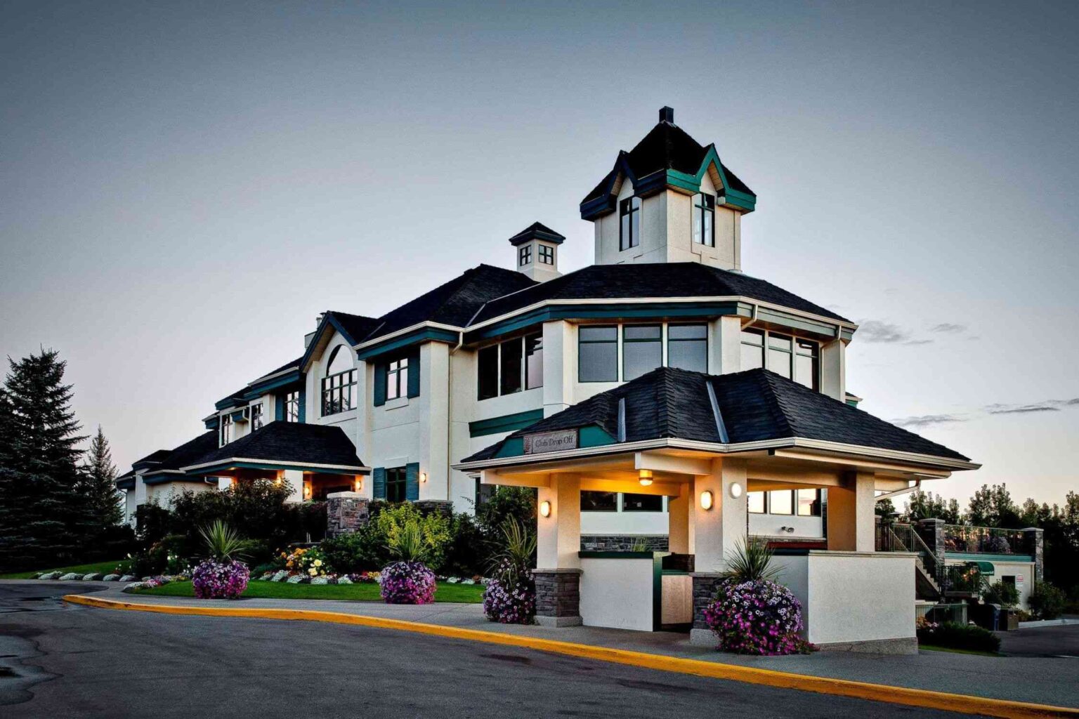 20 BEST Alberta Golf Courses to Tee Off At