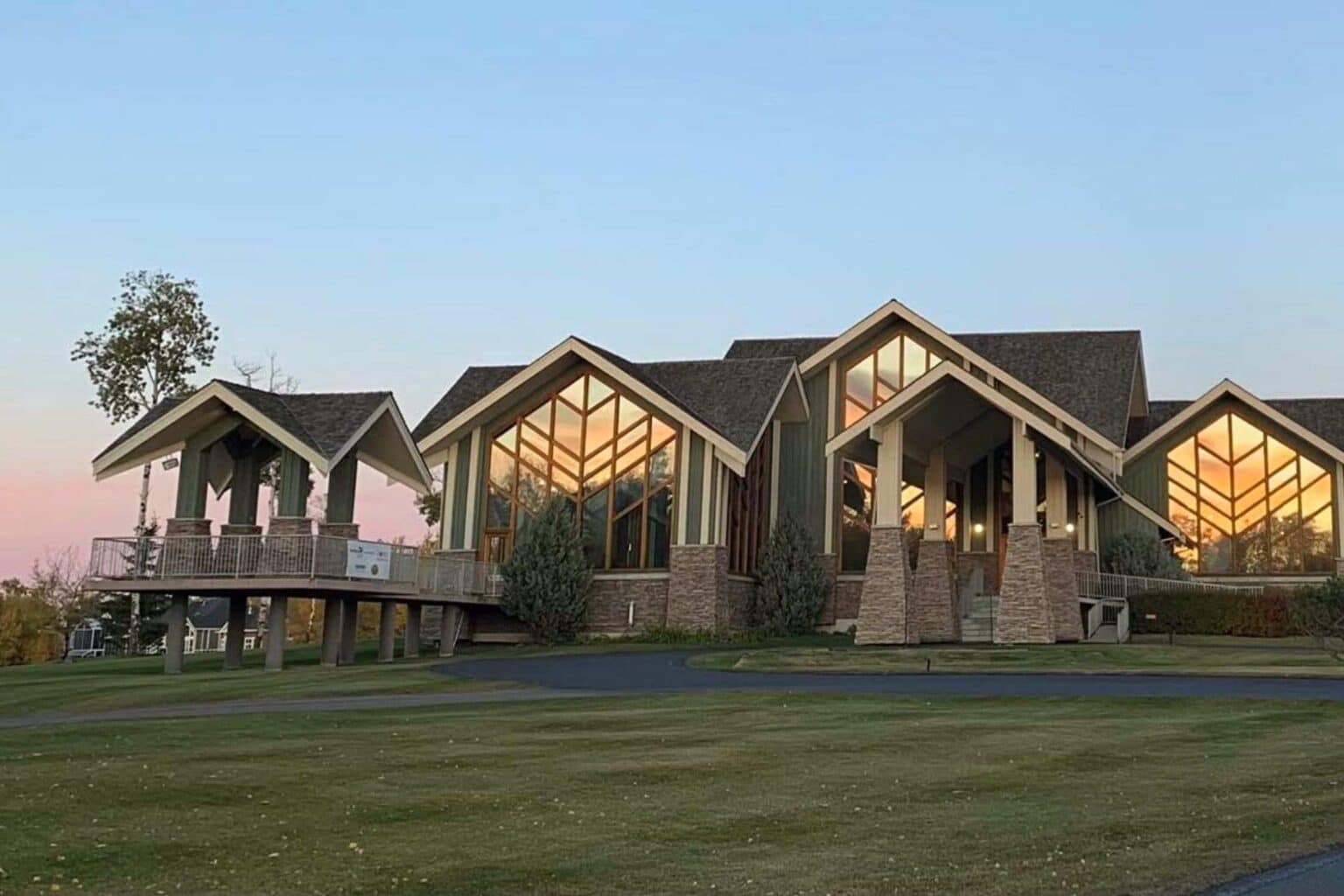 20 BEST Alberta Golf Courses to Tee Off At
