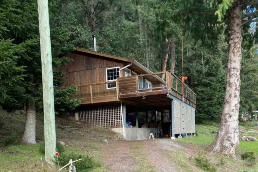 30 AMAZING Cabins For Rent in BC (All Budgets!)