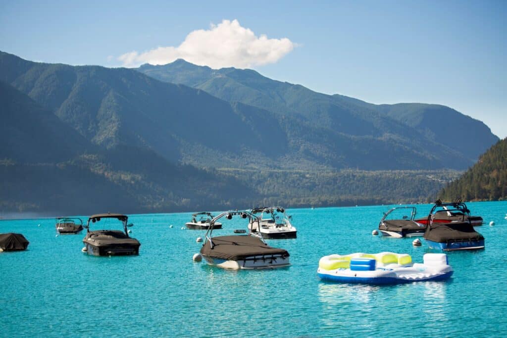 25 Beautiful Lakes in BC You NEED To Visit