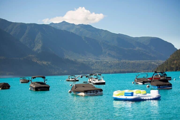 25 Beautiful Lakes in BC You NEED To Visit