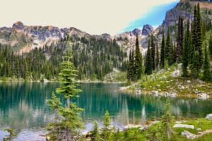25 Beautiful Lakes in BC You NEED To Visit