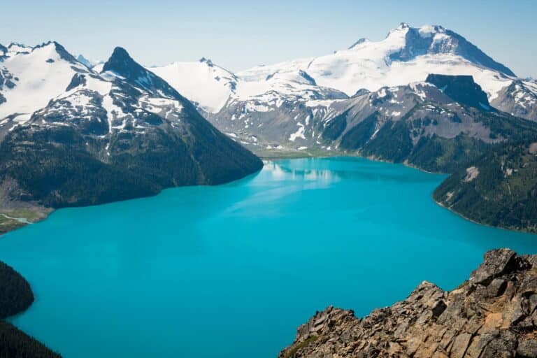25 Beautiful Lakes in BC You NEED To Visit