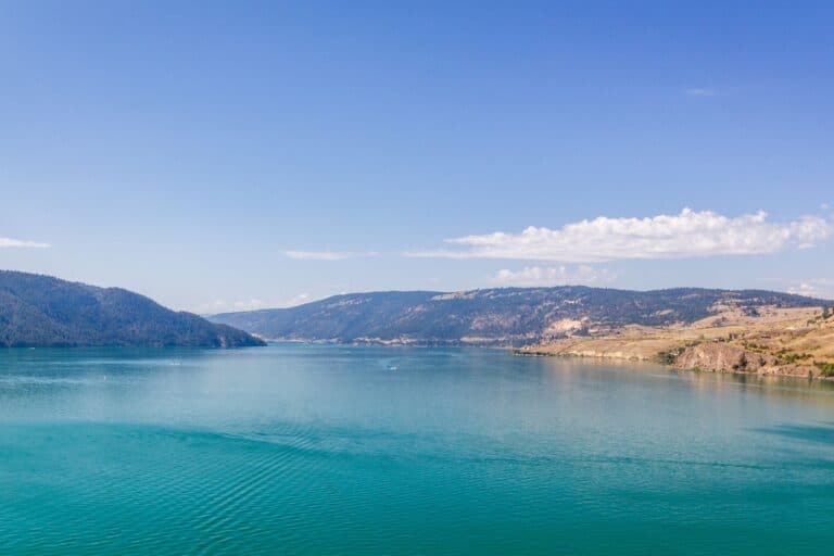 25 Beautiful Lakes in BC You NEED To Visit