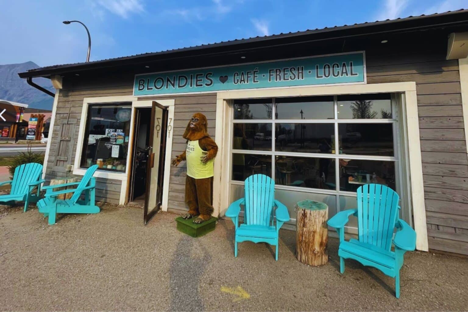 8 BEST Canmore Coffee Shops To Fuel Your Adventures