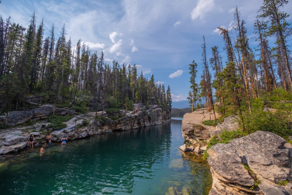 15 BEAUTIFUL Lakes in Jasper Worth a Visit