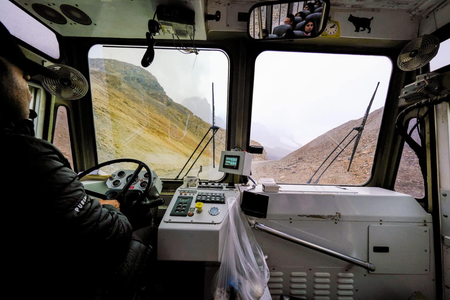 Columbia Icefield (Athabasca Glacier): 25 Tips BEFORE Visiting