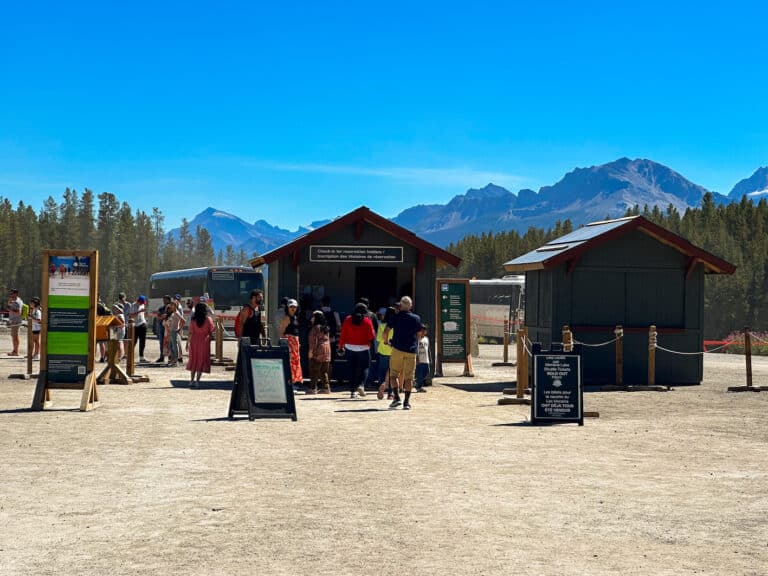 Lake Louise Shuttle (2026): FAQ About the Parks Canada Shuttle