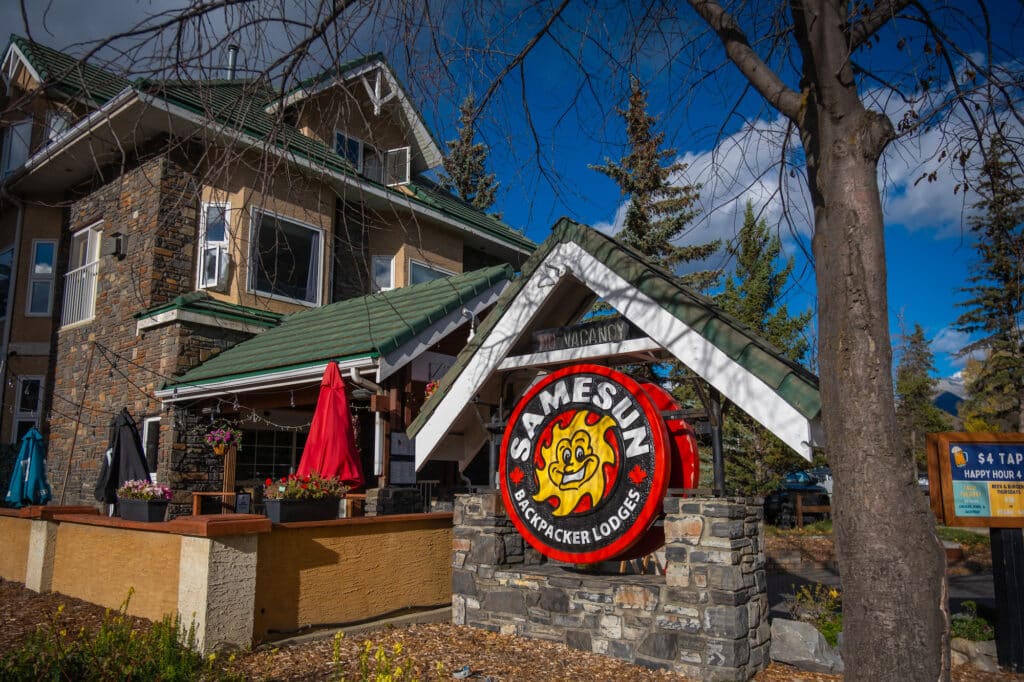 12 CHEAP Places to Stay in Banff