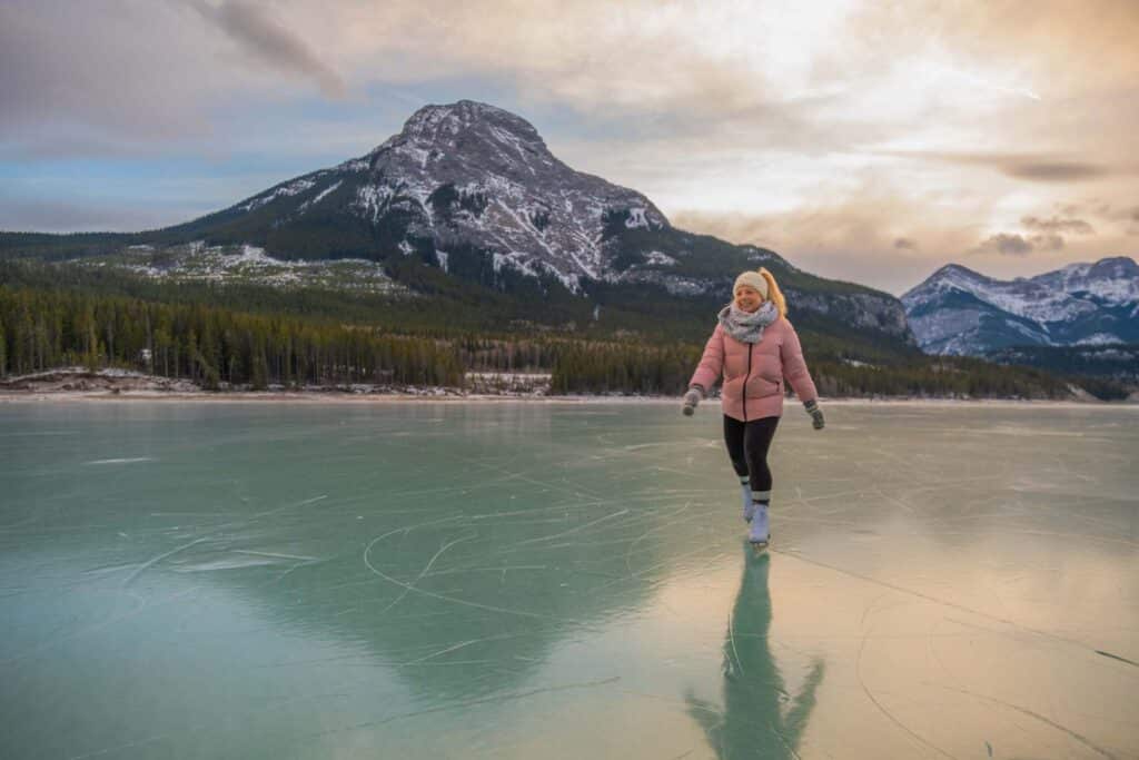 28 BEST Lakes in Alberta You Have to See to Believe