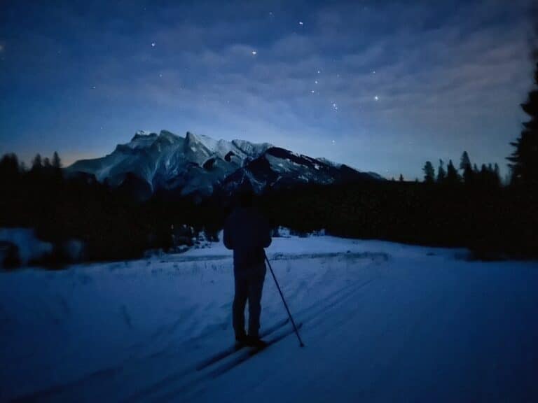 Drive the Scenic Lake Minnewanka Loop