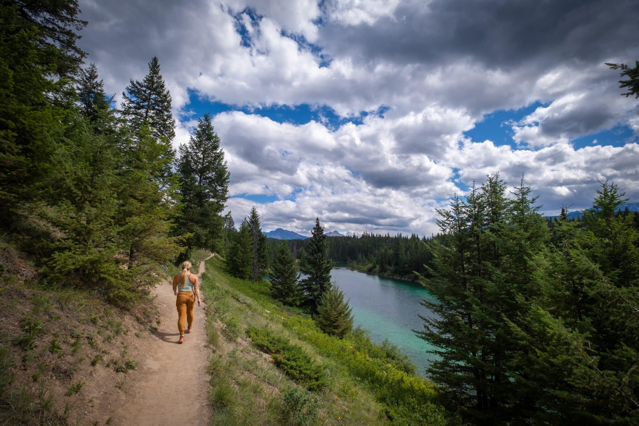 How To Hike The Valley of the Five Lakes In Jasper