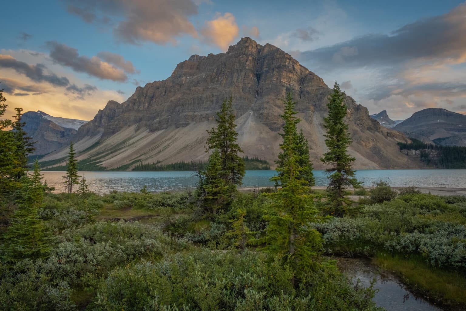 15 Things to Know BEFORE Visiting Bow Lake in Banff (Alberta)