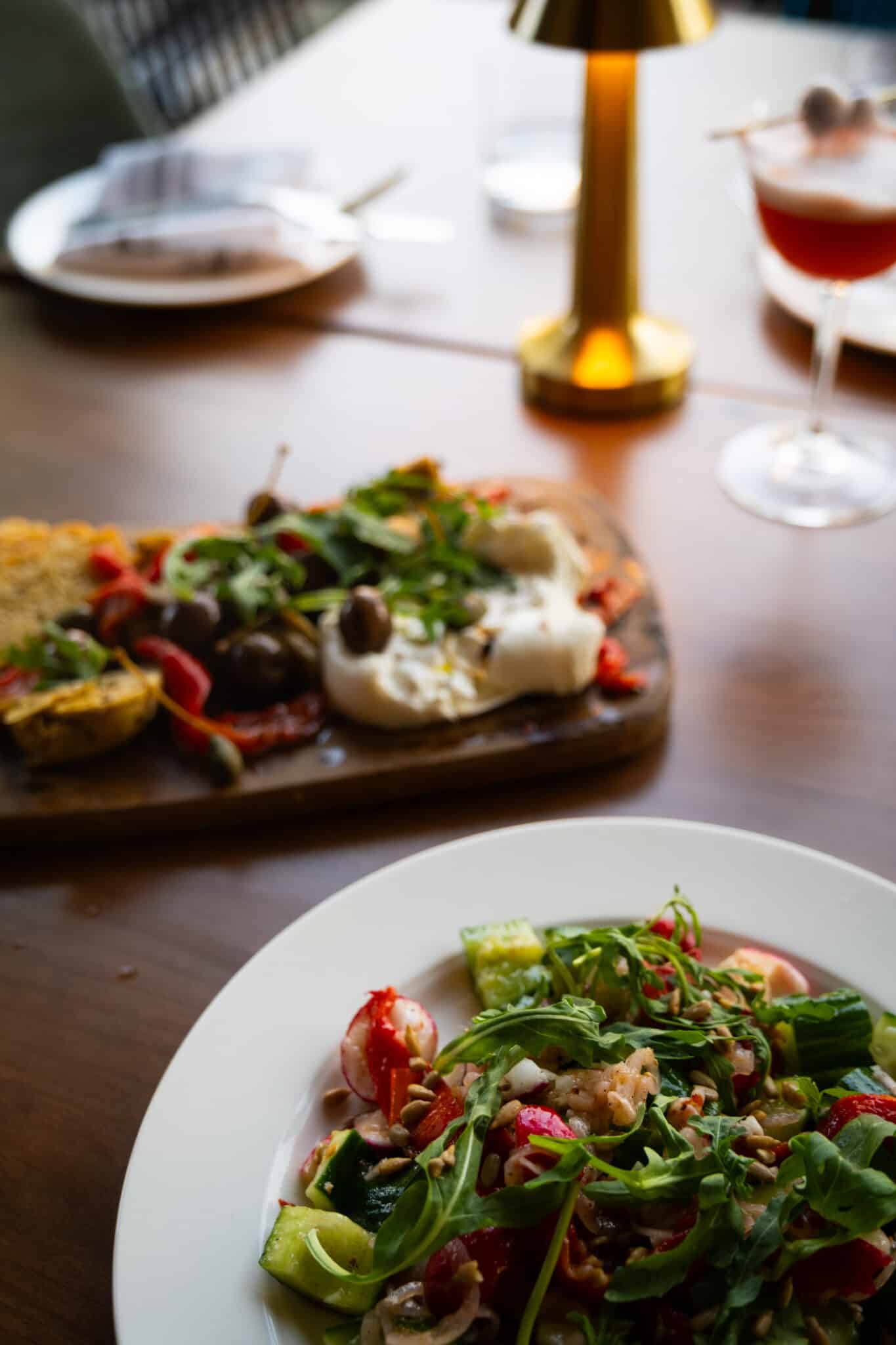25 BEST Banff Restaurants To Try