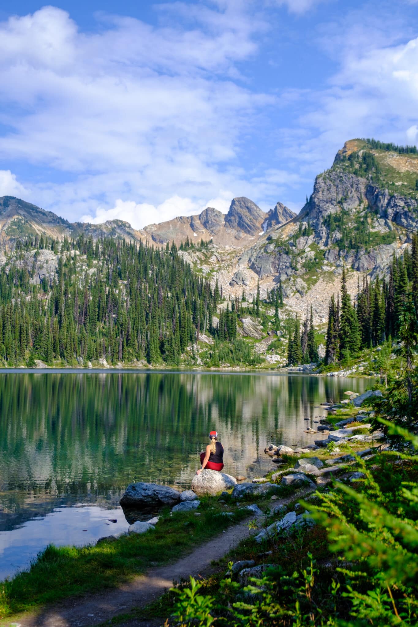 25 Beautiful Lakes in BC You NEED To Visit