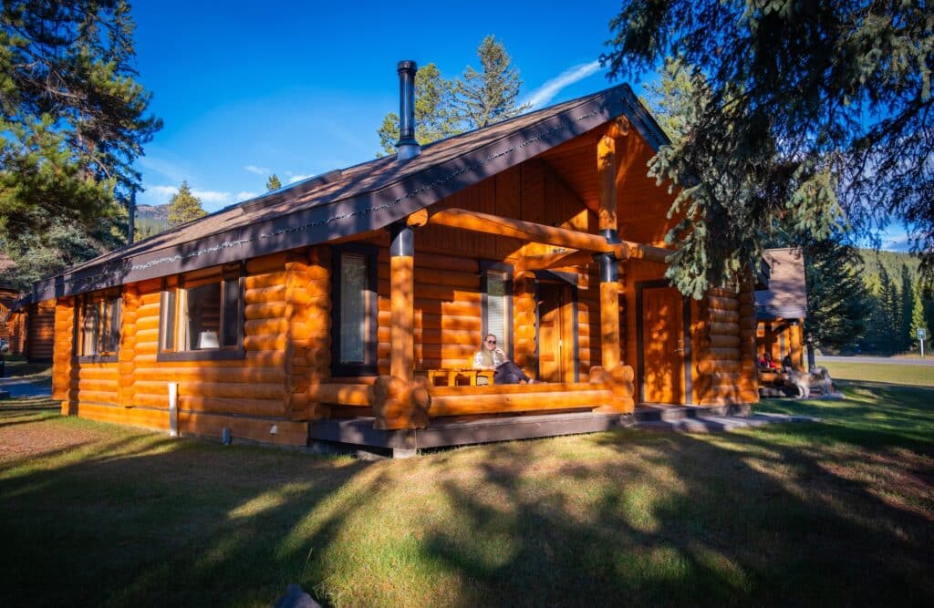21 BEAUTIFUL Banff Cabin Rentals to Cozy Up In