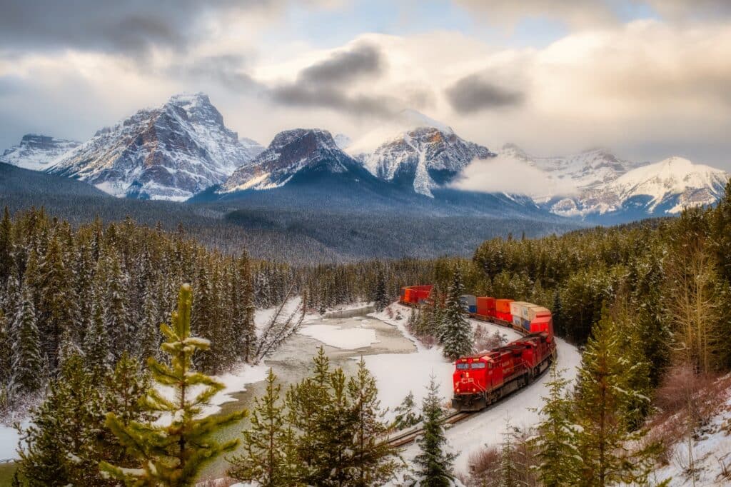 How to Get From Banff to Lake Louise (By Car, Bus, or Tour)