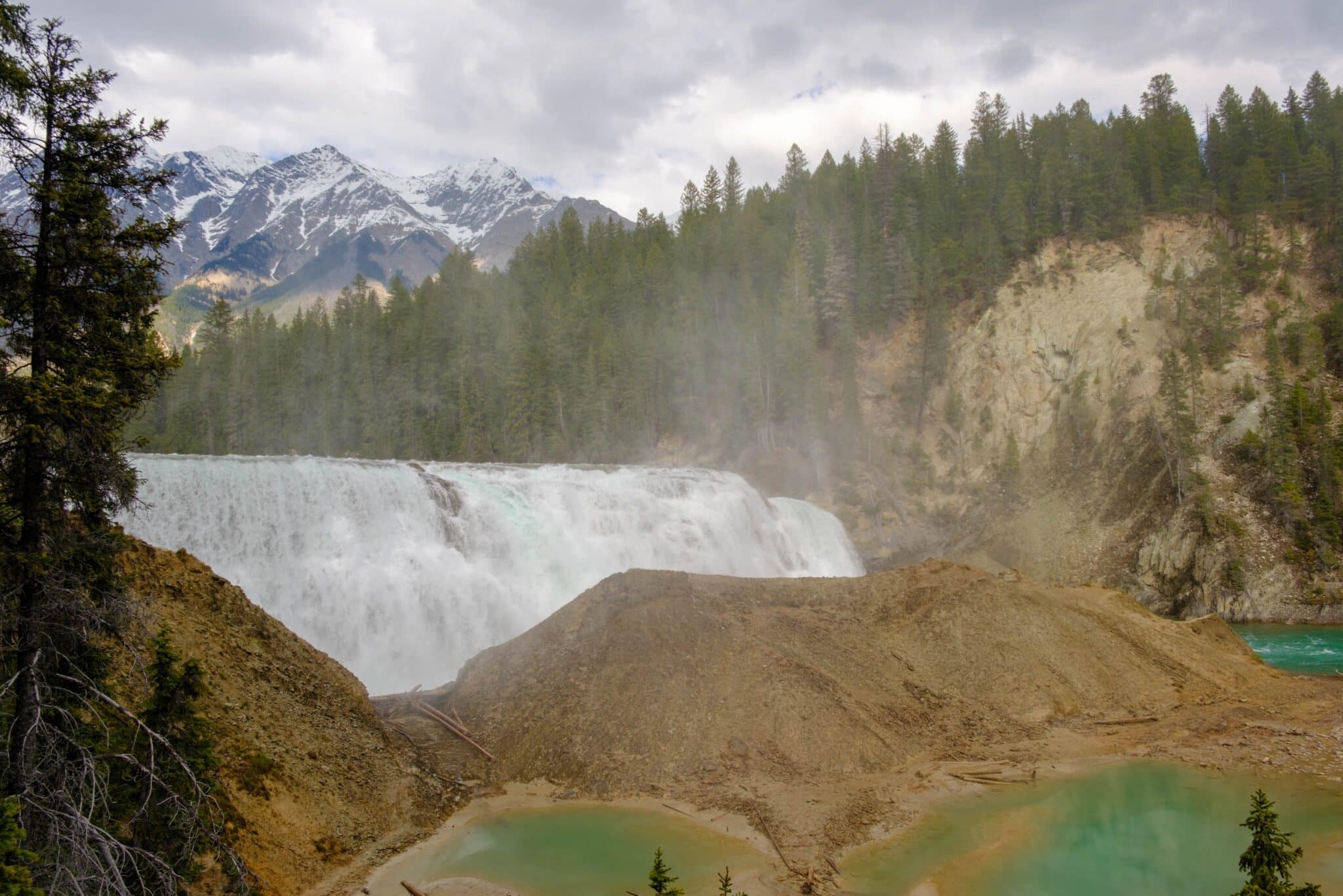 How to Hike to WAPTA FALLS in Yoho National Park
