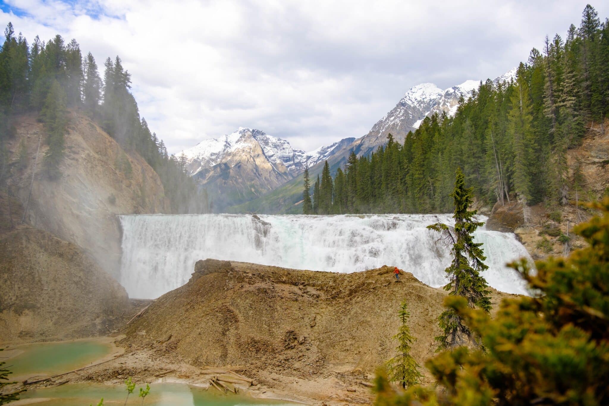 How to Hike to WAPTA FALLS in Yoho National Park