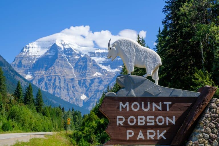 33 BEST Places to Visit in BC (British Columbia)